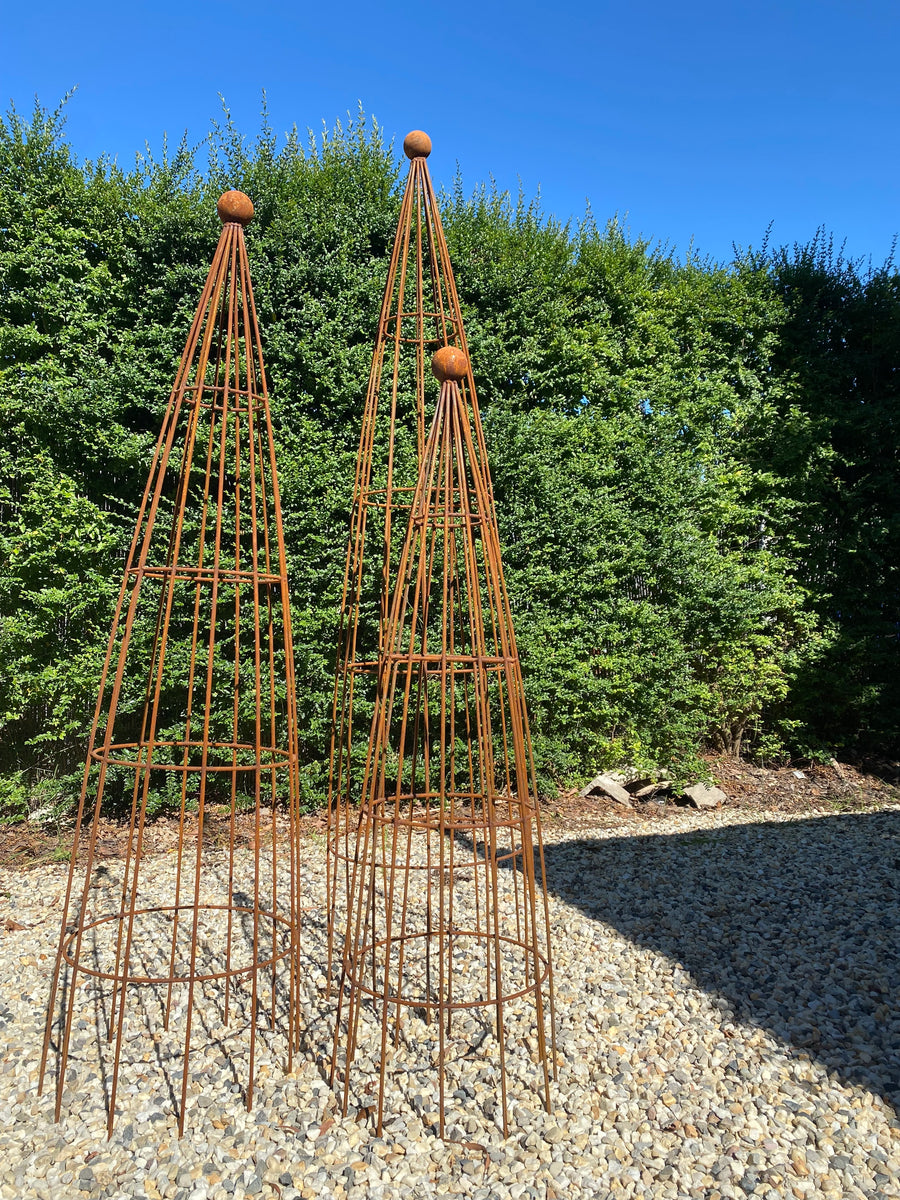 Rust Curved Obelisk – HensTeethTrading