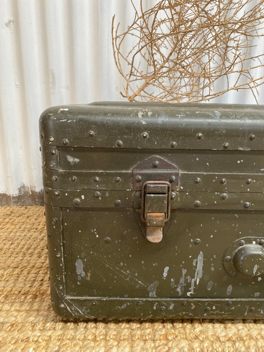 Vintage Metal 'Roadie' Trunk – HensTeethTrading